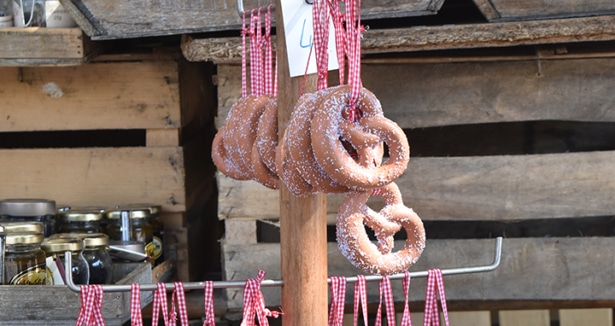 Bretzelsonndeg (aka Pretzel Sunday) | ACIS Educational Tours